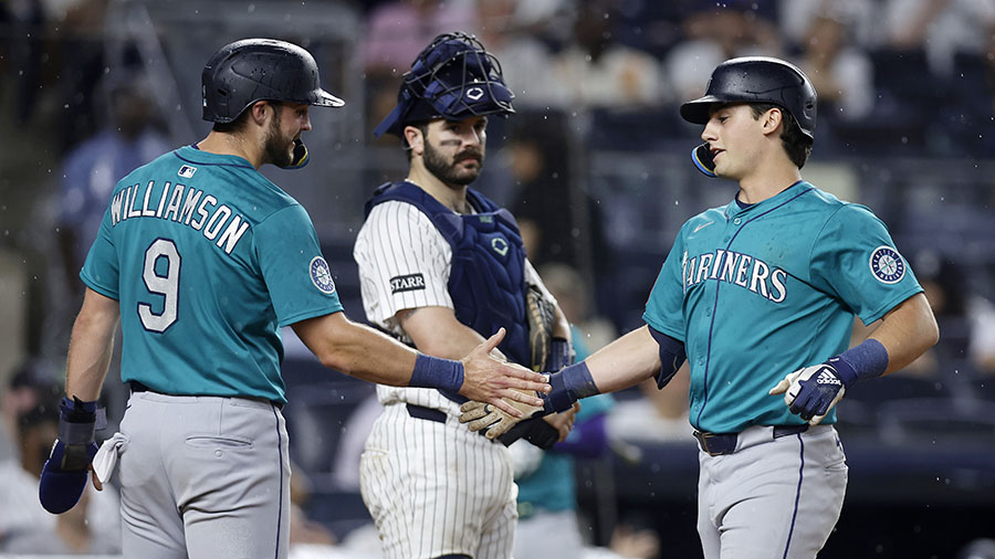 Mariners roster news officially agree deal for top backup catcher ...